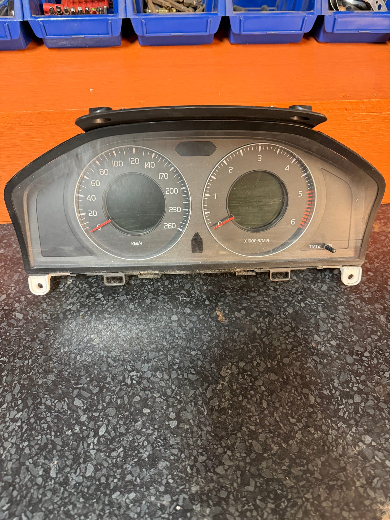 Volvo V70 - 2008mod- - Instrument panel - speedometer | FINN-torget