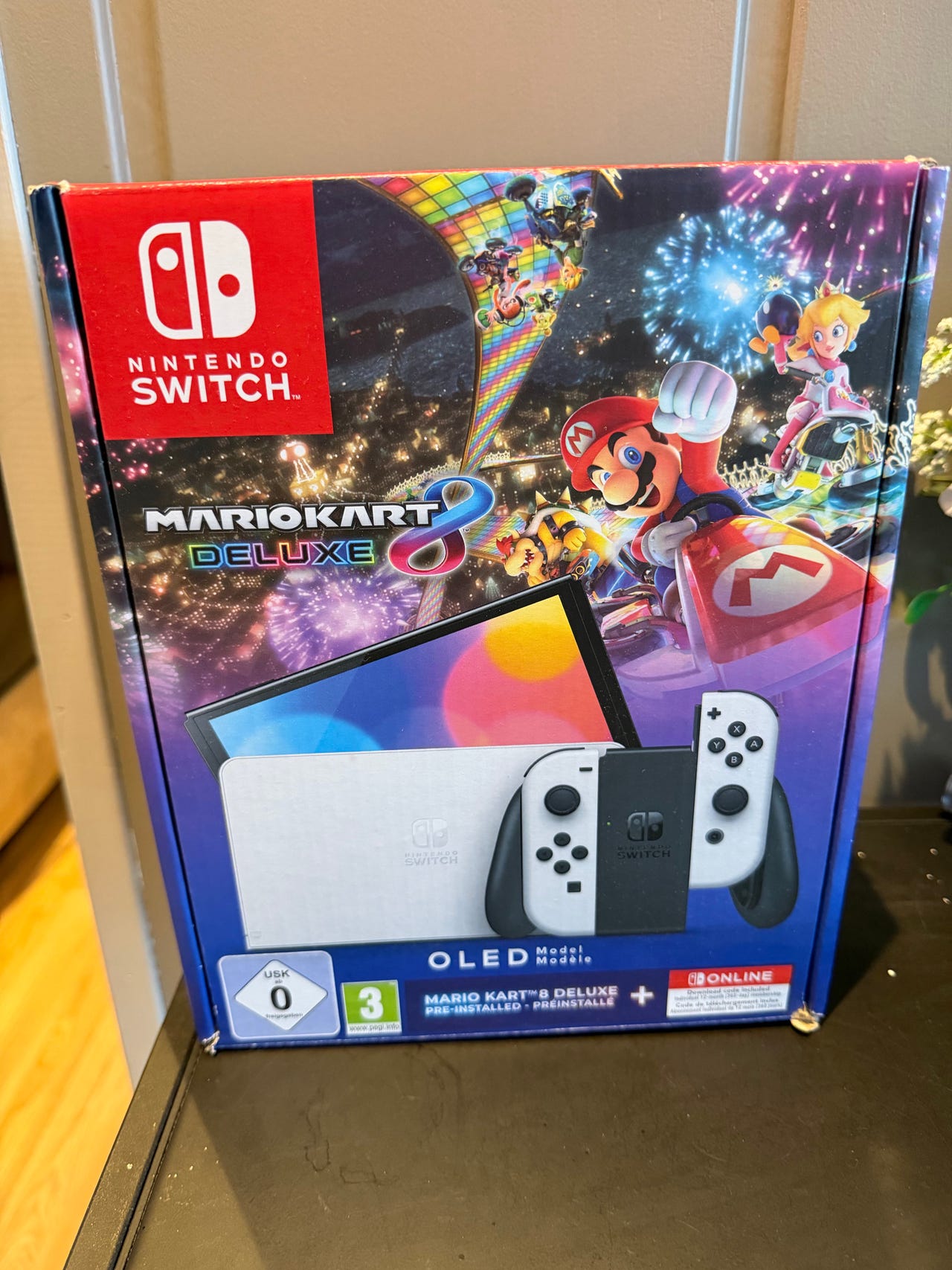 Nintendo Switch OLED-modell konsoll med Mario Kart 8 Deluxe | FINN-torget