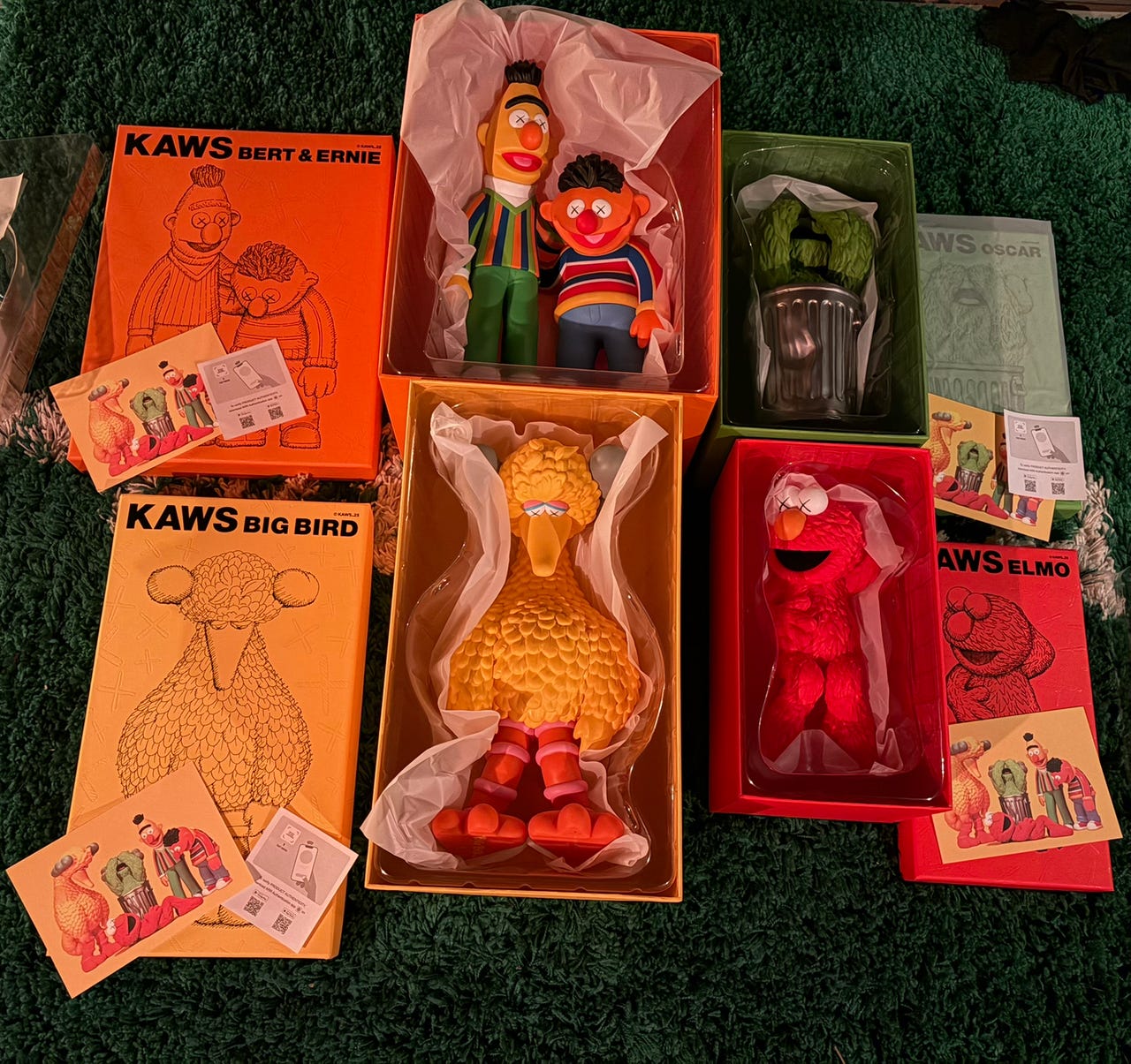 Kaws x Sesame street ful set of 5 | FINN-torget