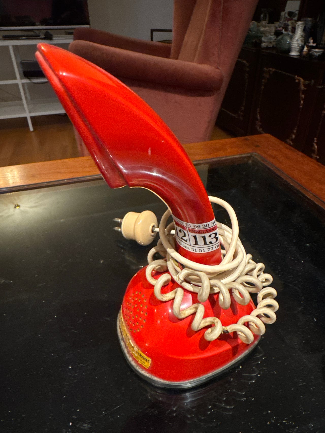 Vintage rød nødtelefon – industri/retro – 110 / 112 / 113 | FINN-torget