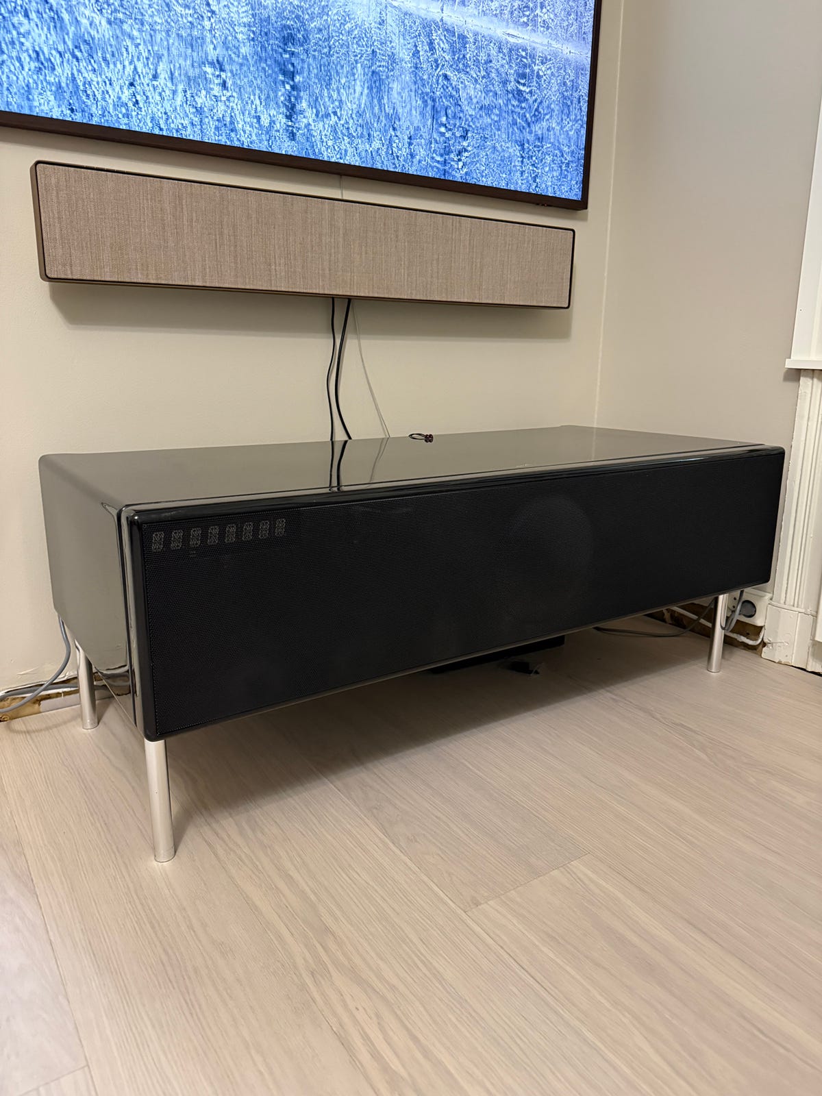 Geneva XXL TV-benk med innebygd høyttaler – kraftig lyd og stilrent ...