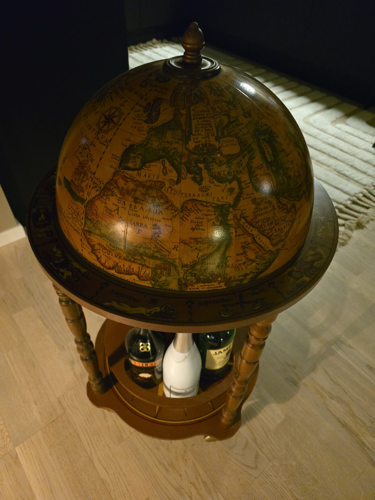 Verden Globus Barvogn i tre med hjul | FINN-torget