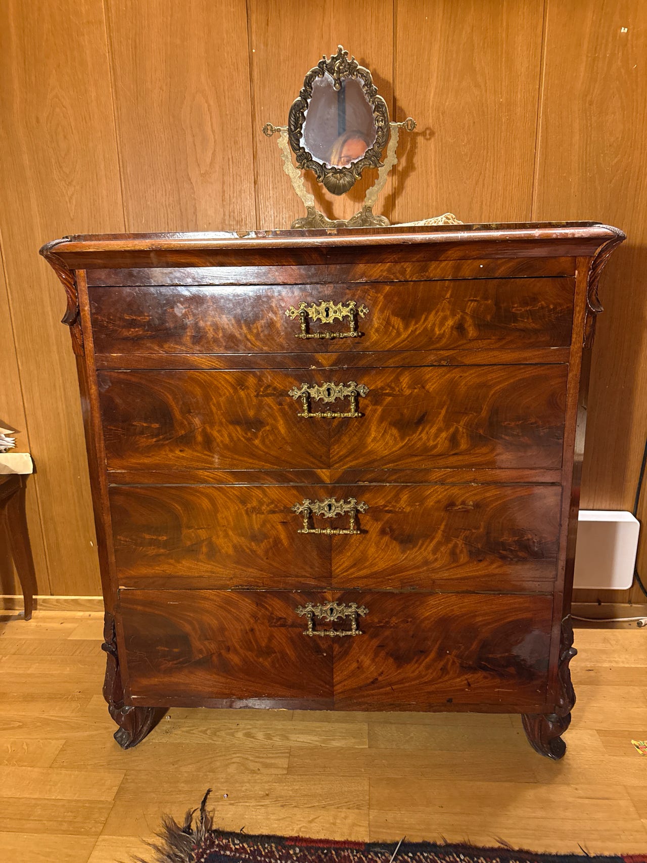 Kommode i tre med skuffer | FINN-torget