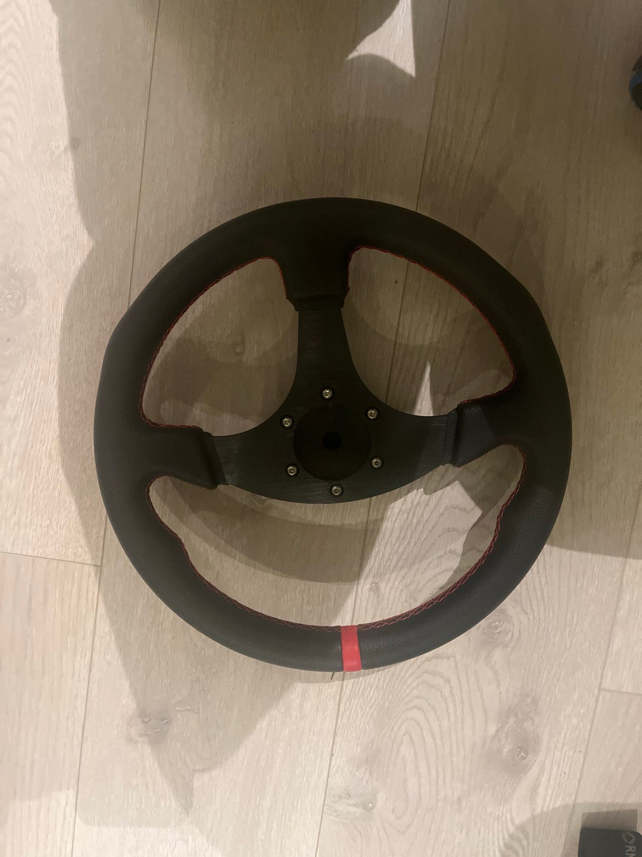 Ratt med rød markering og svart materiale | FINN-torget