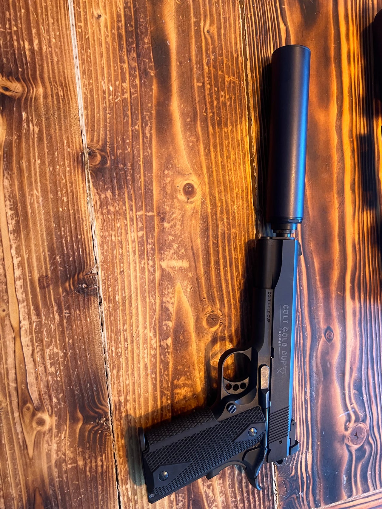 Colt 1911 gold cup 22LR | FINN-torget