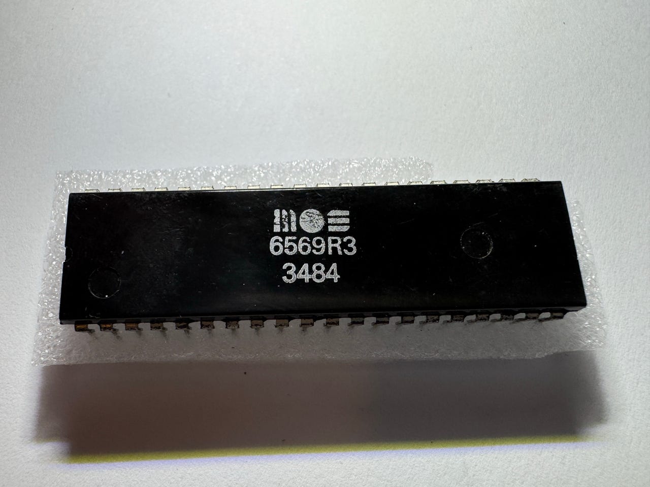 Original MOS 6569 R3 VIC-Chip til f.eks Commodore 64 | FINN-torget