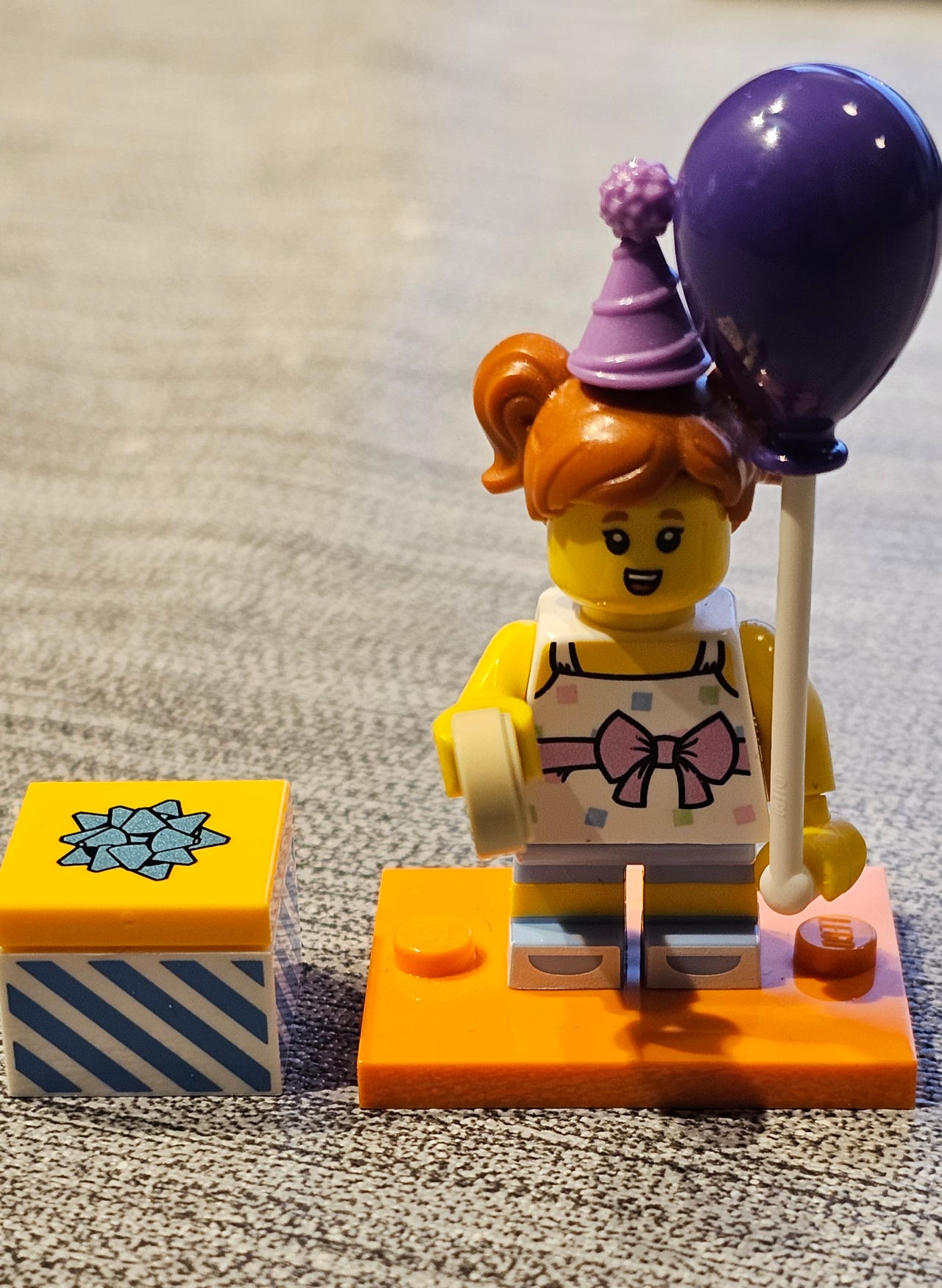 Collectible minifigures: Birthday Party Girl, Series 18 - Col317 | FINN ...