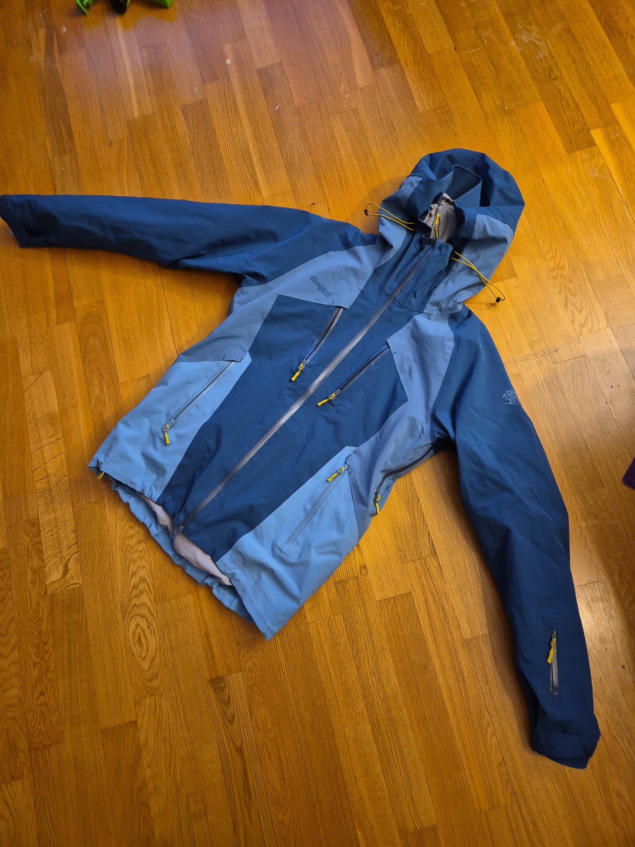Bergans Oppdal insulated jacket selges - pent brukt | FINN-torget