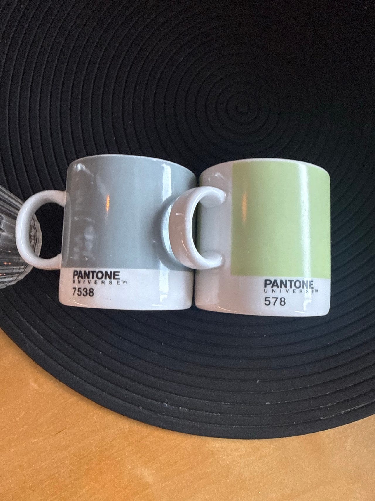 Audo Copenhagen Pantone Universe Kopp sett grå og grønn | FINN-torget