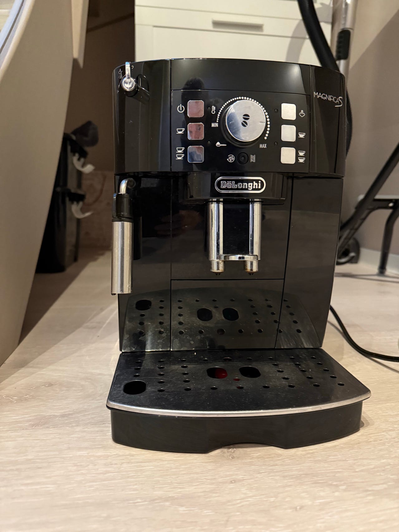DeLonghi ECAM22.110.B Kaffemaskin Svart | FINN-torget