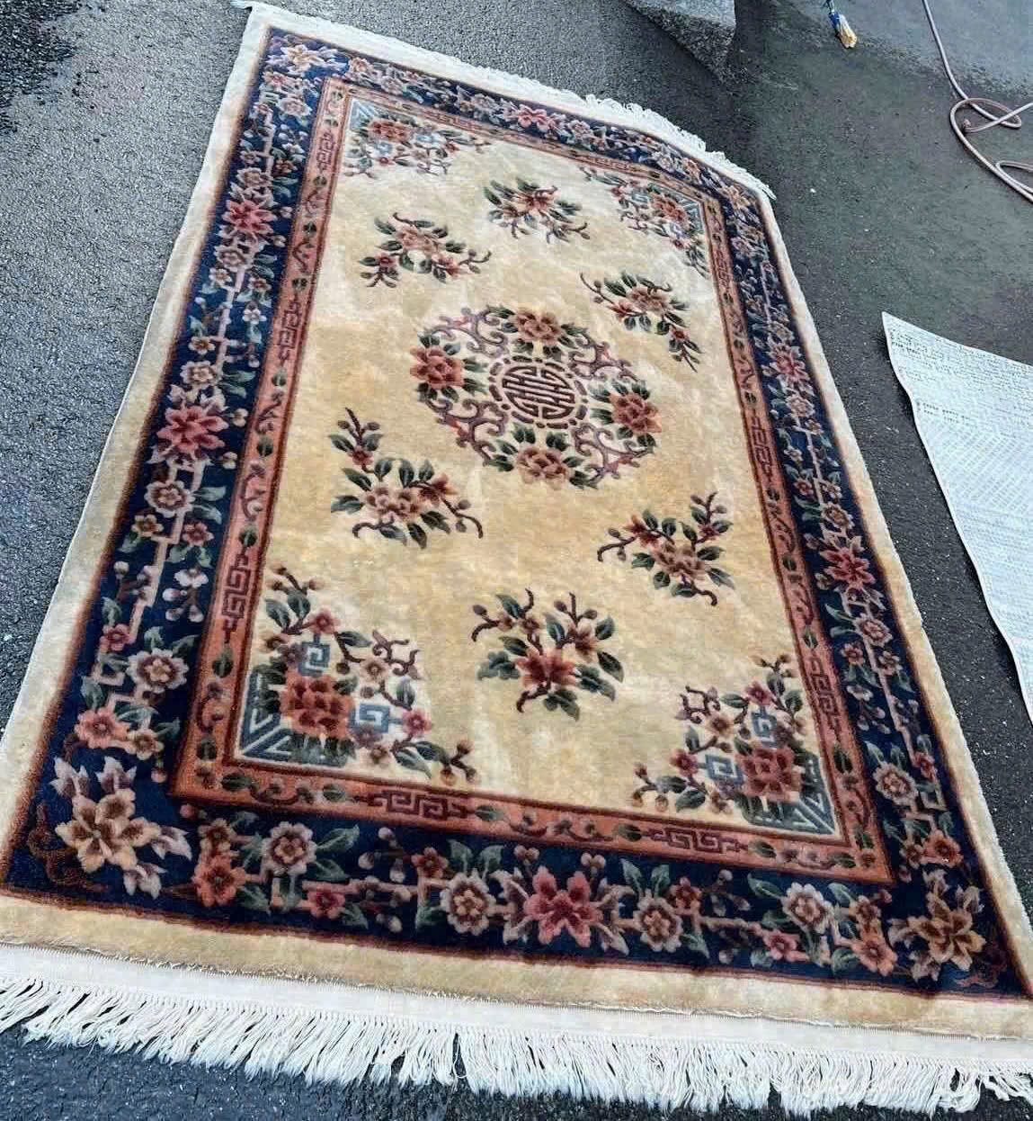 Nyvasket, vakkert håndknyttet kinesisk ullteppe | FINN-torget