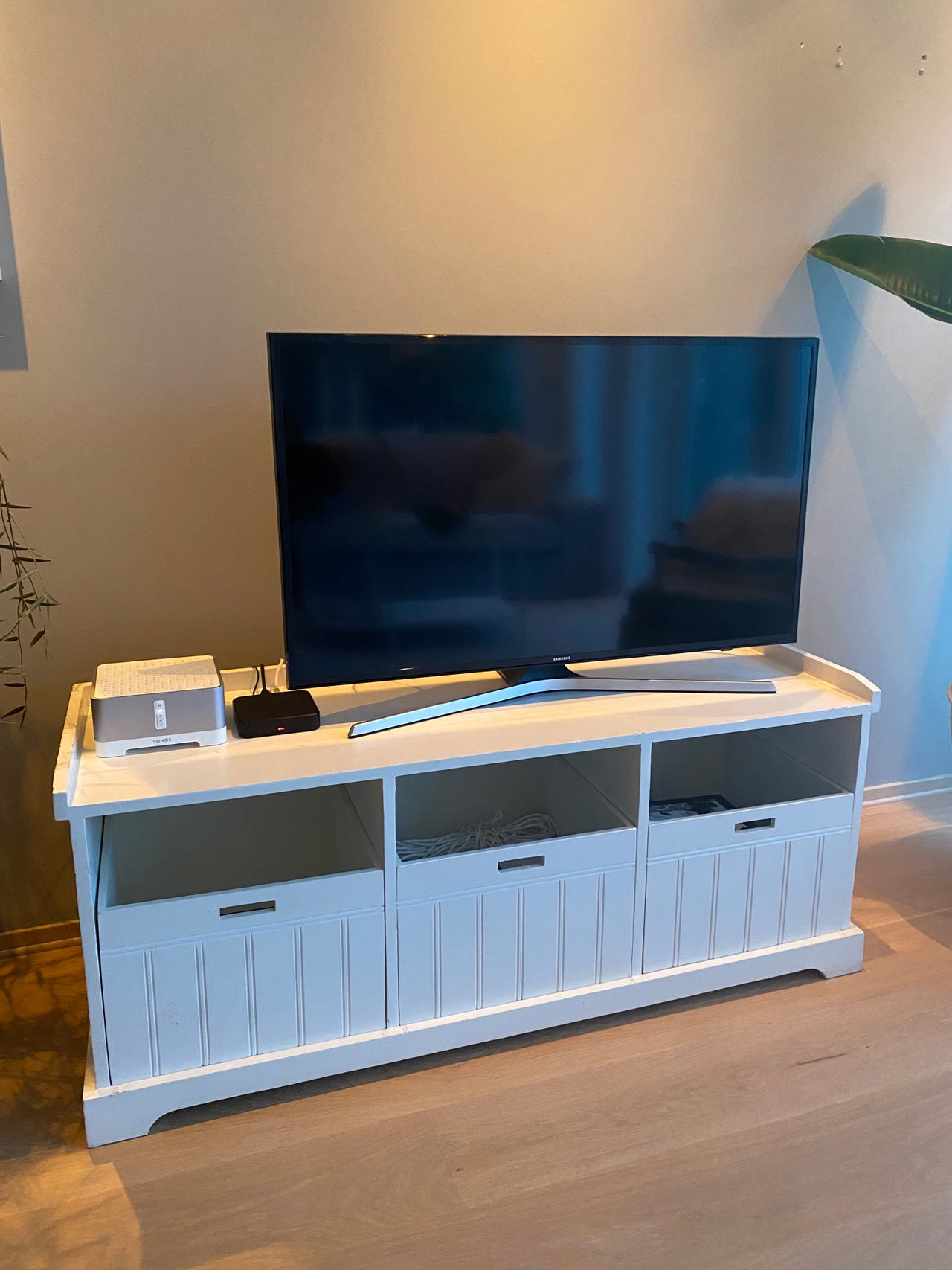 TV-benk - praktisk design | FINN-torget