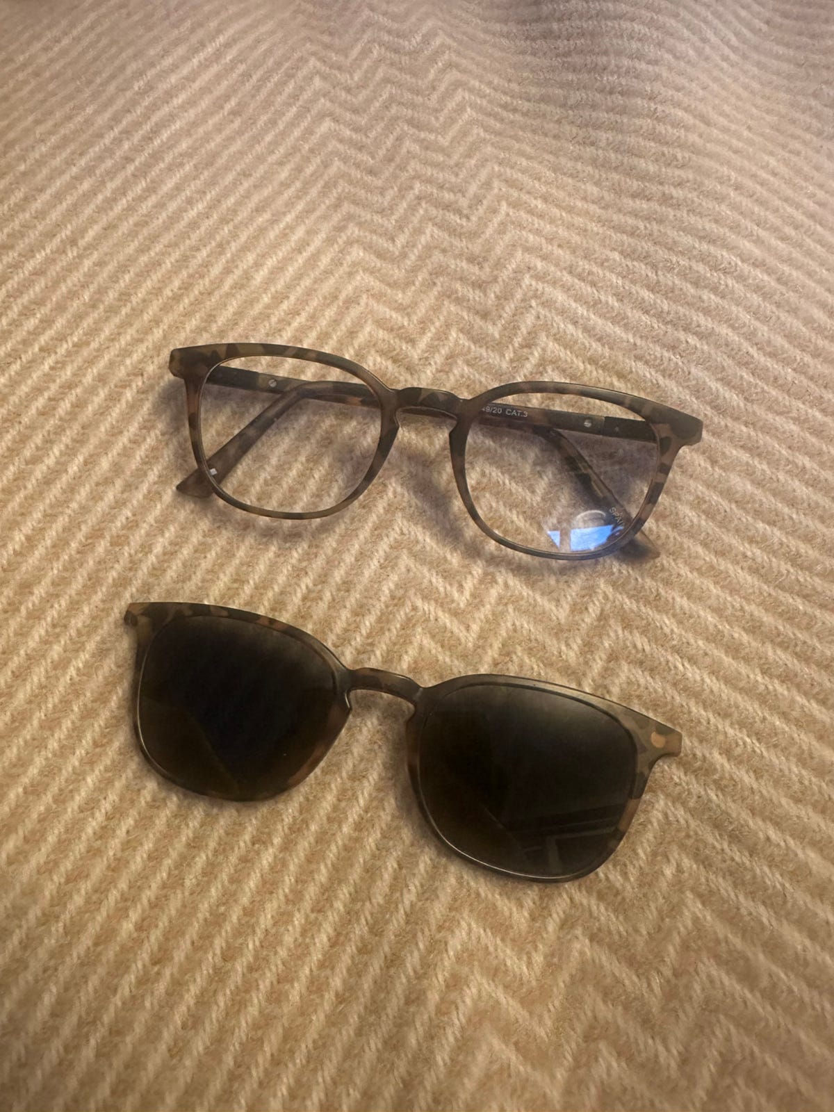 2 in 1- MO Spanish brand sunglasses set- woman | FINN-torget