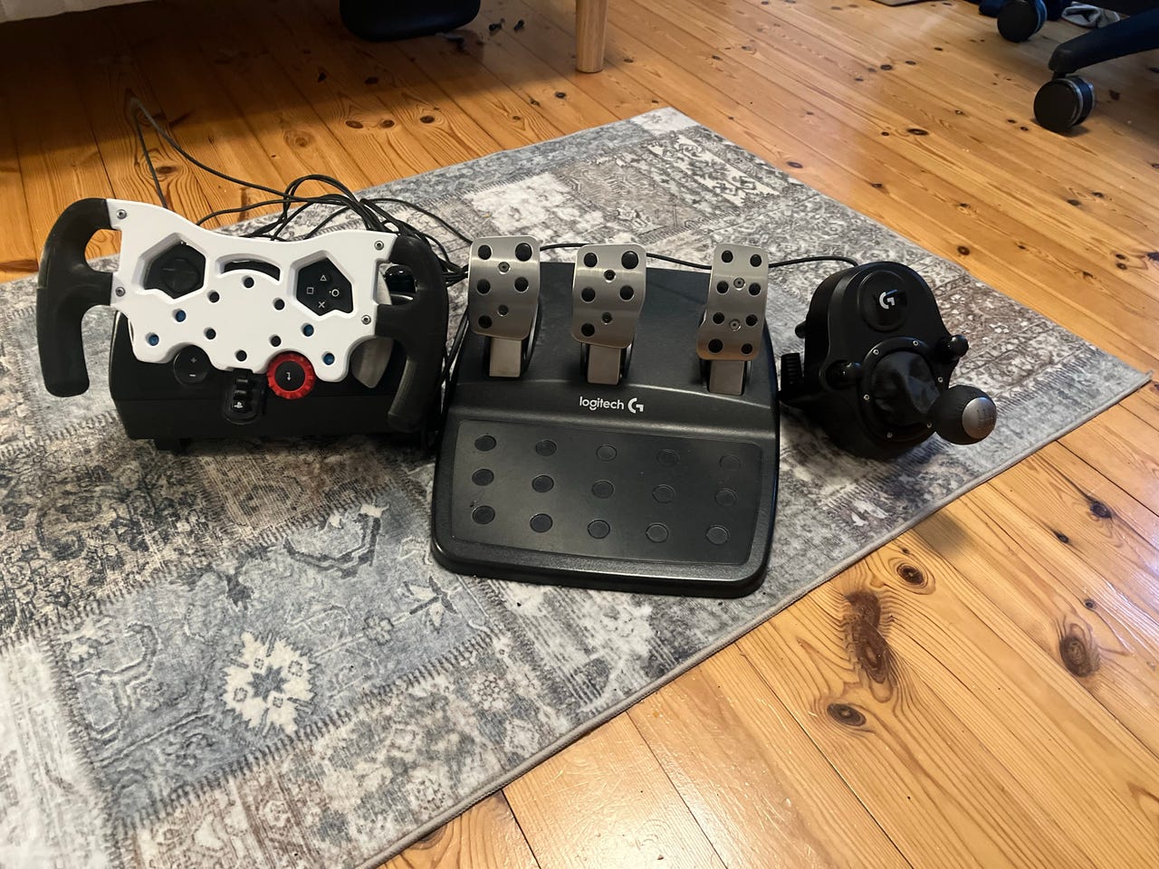 Logitech G Driving Force GT ratt, pedalsett og girspake | FINN-torget