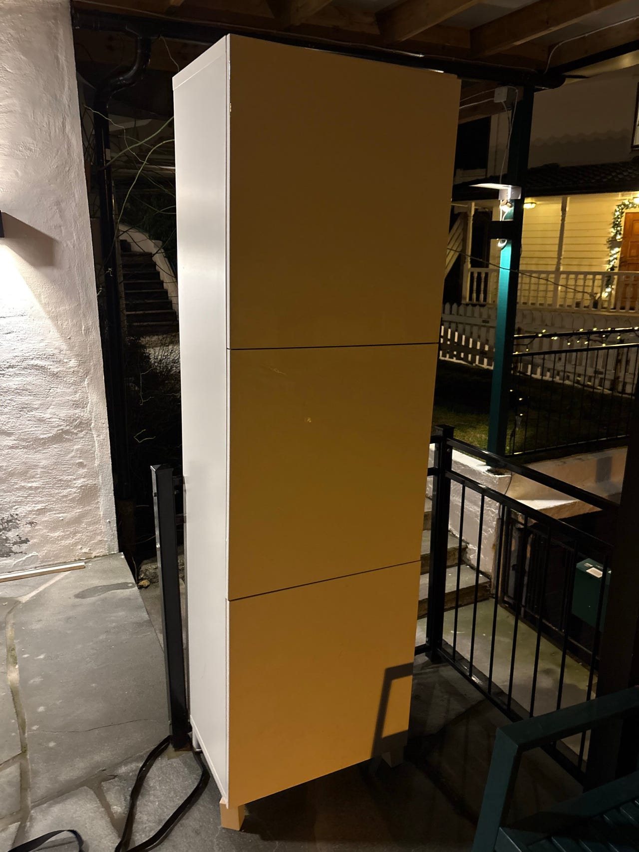 IKEA skap. Hylle med dør gis bort | FINN-torget