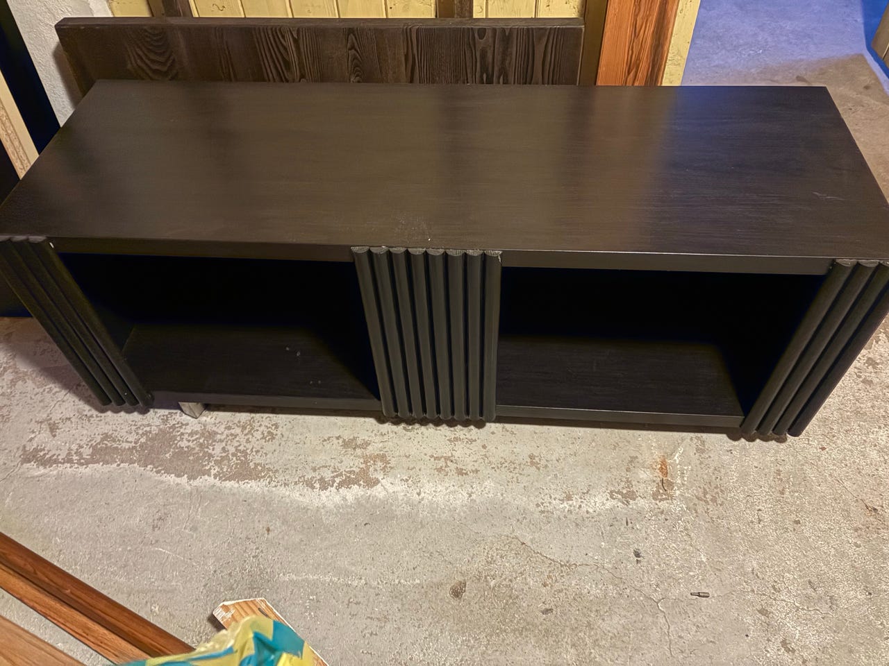 Sort tv-benk | FINN-torget
