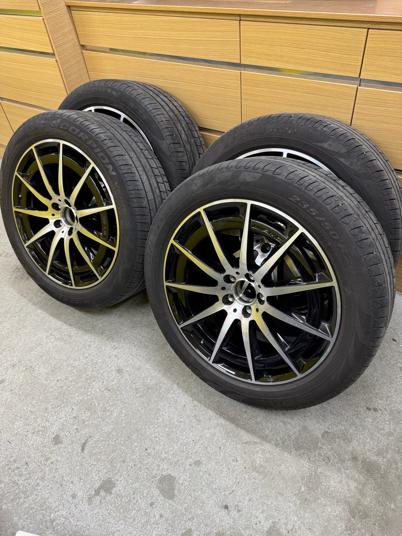 Originale Mercedes EQC 20" AMG felger med sommerdekk selges | FINN-torget