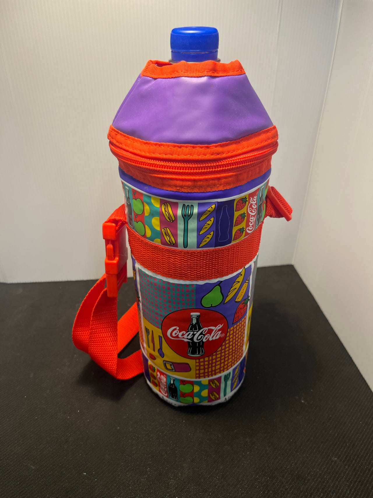 Kul 😎 Coca Cola 1998 kjøle veske for 1,5 L flaske | FINN-torget