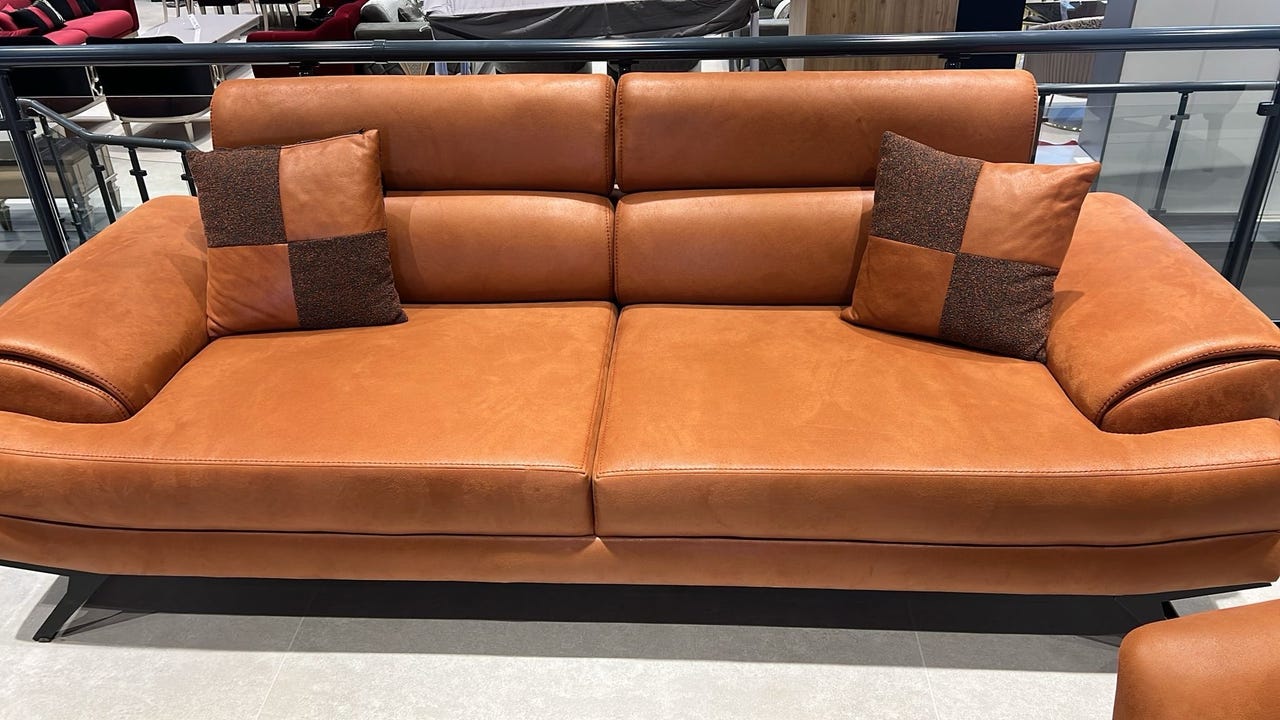 Helt ny sofa i eksklusivt design – cognacfarget skinn | FINN-torget