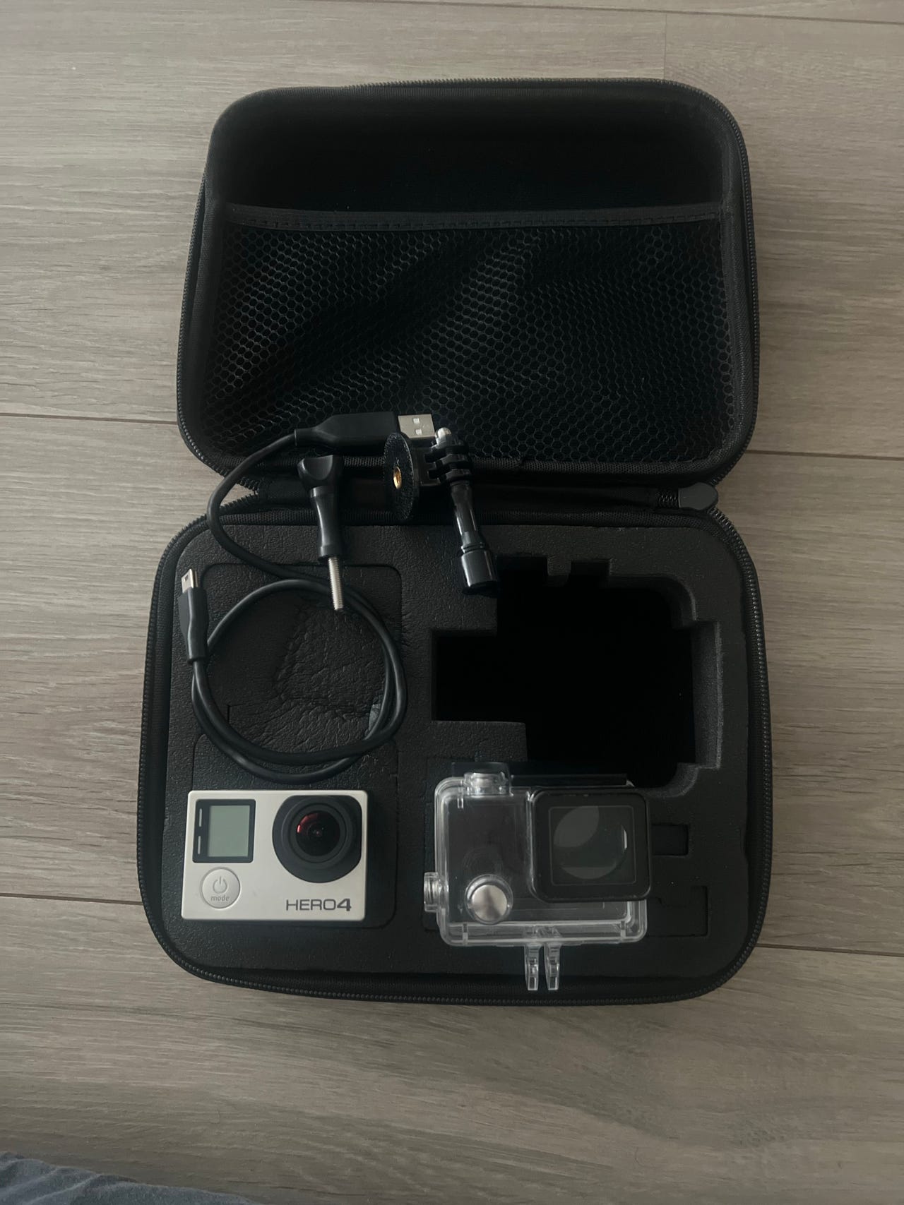 GoPro HERO4 actionkamera med etui og tilbehør | FINN-torget