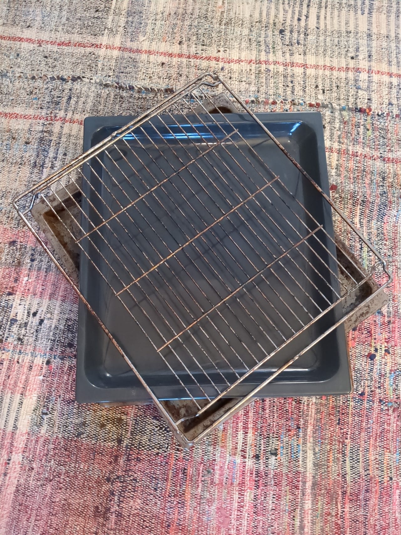 3 plater og rist til stekeovn gis bort | FINN-torget