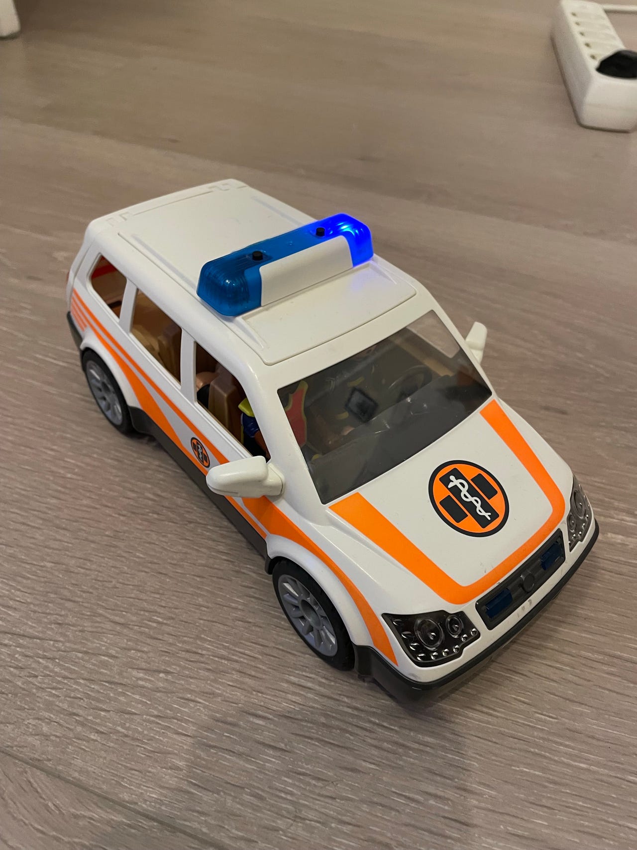 Ambulanse bil med lyd og lys- playmobil | FINN-torget
