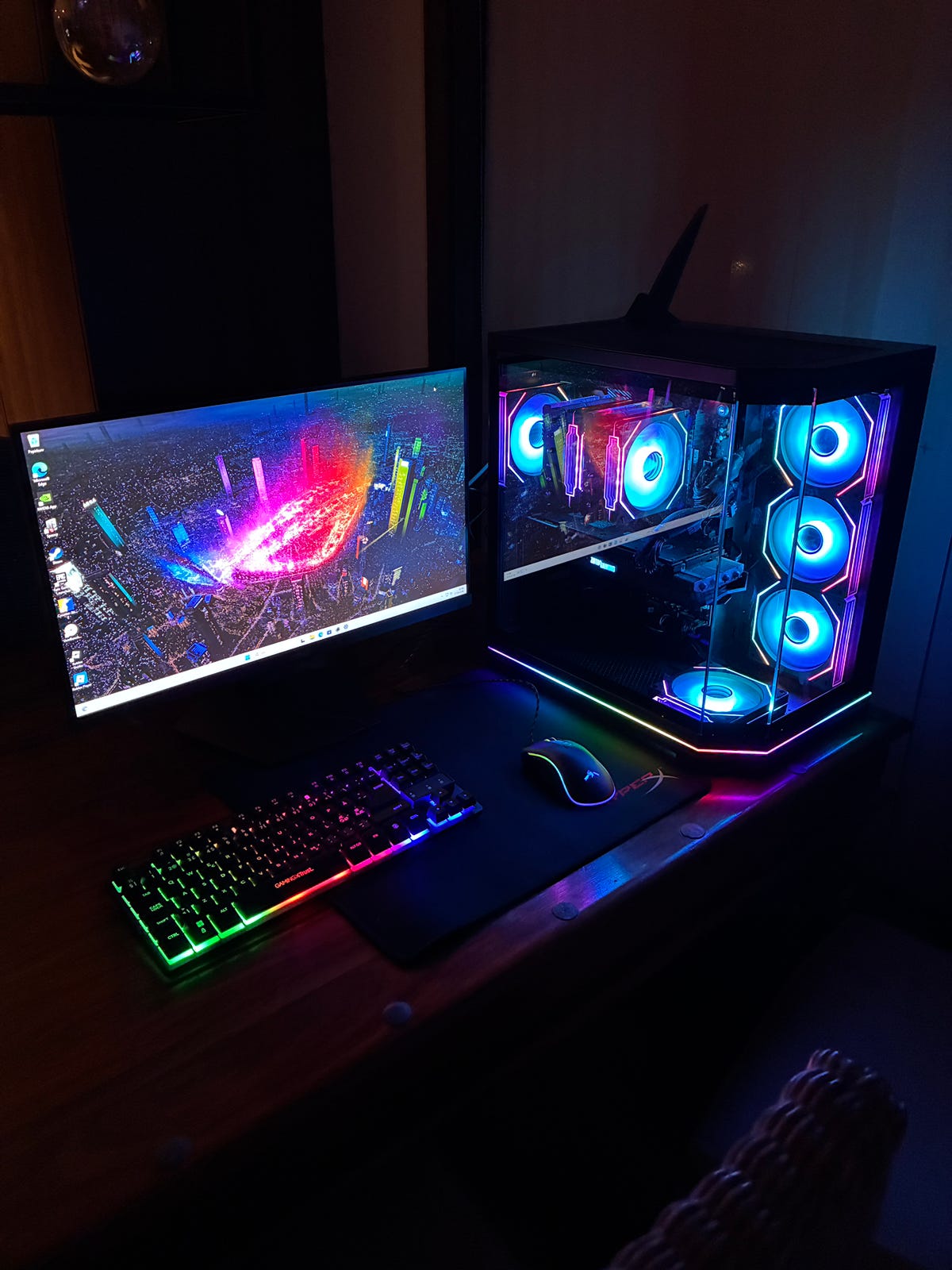 SUPER TØFF GAMING PC RTX 2080 / INTEL I7 . 180 HZ GAMING SKJERM | FINN ...