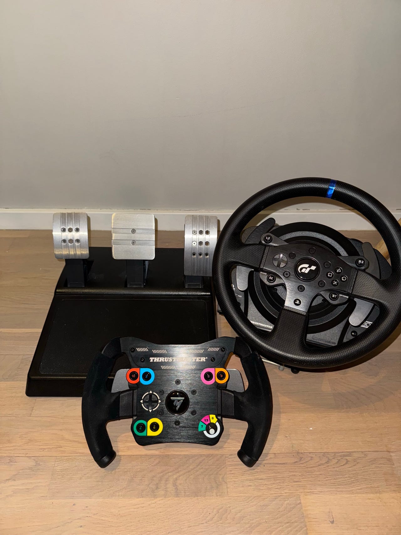 Thrustmaster T300 RS ratt og pedalsett med F1 ratt! | FINN-torget