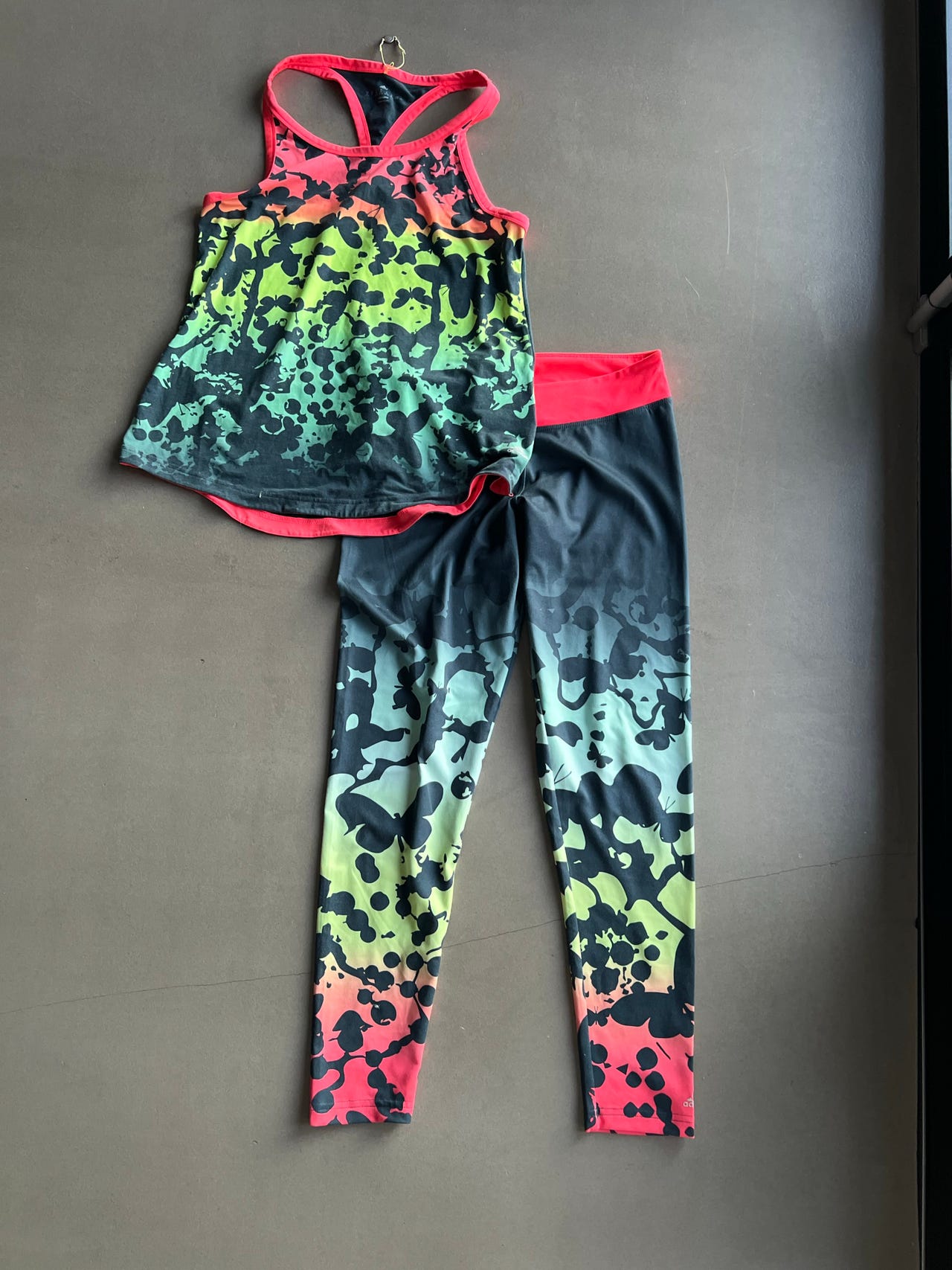 Adidas Fitness Treningsklær Sett for Dame M fargerik | FINN-torget