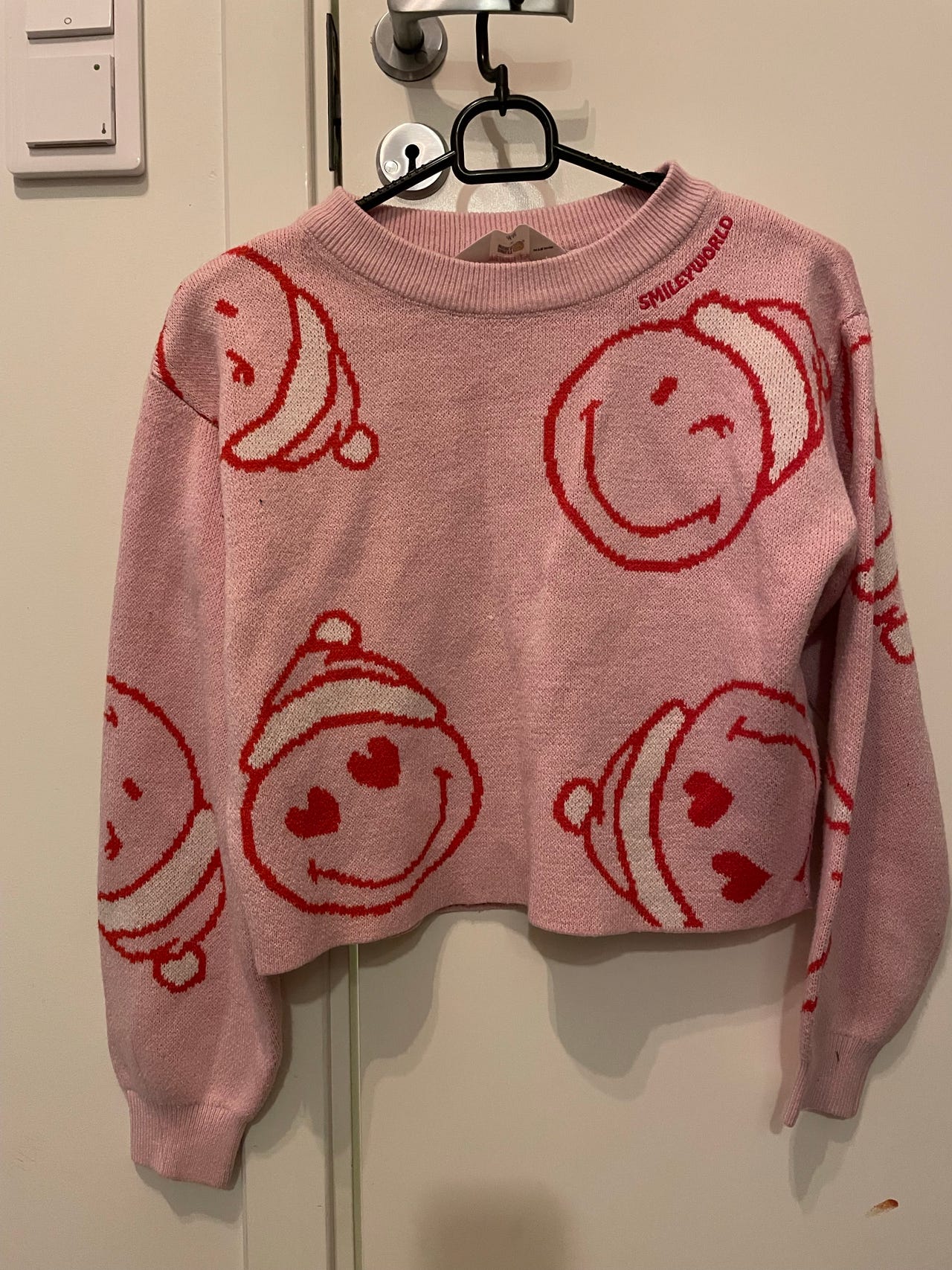 Rosa Smiley World genser 😃 | FINN-torget