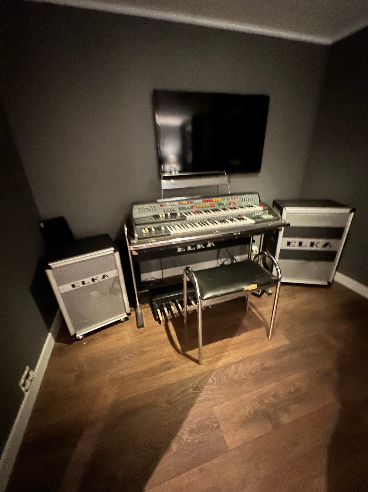 Elka X-705 orgel med Leslie | FINN-torget