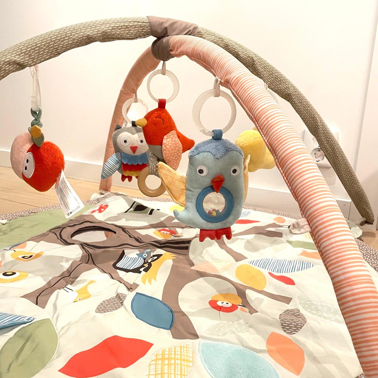 Skip Hop Treetop Friends babygym rund flerfarget Playmat | FINN-torget