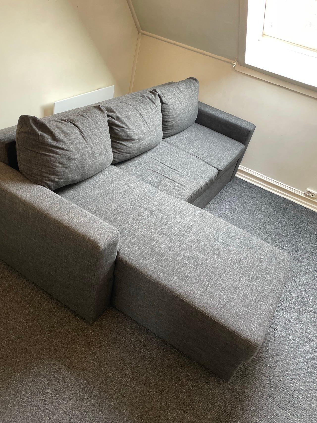 God og praktisk sovesofa med masse oppbevaring | FINN-torget