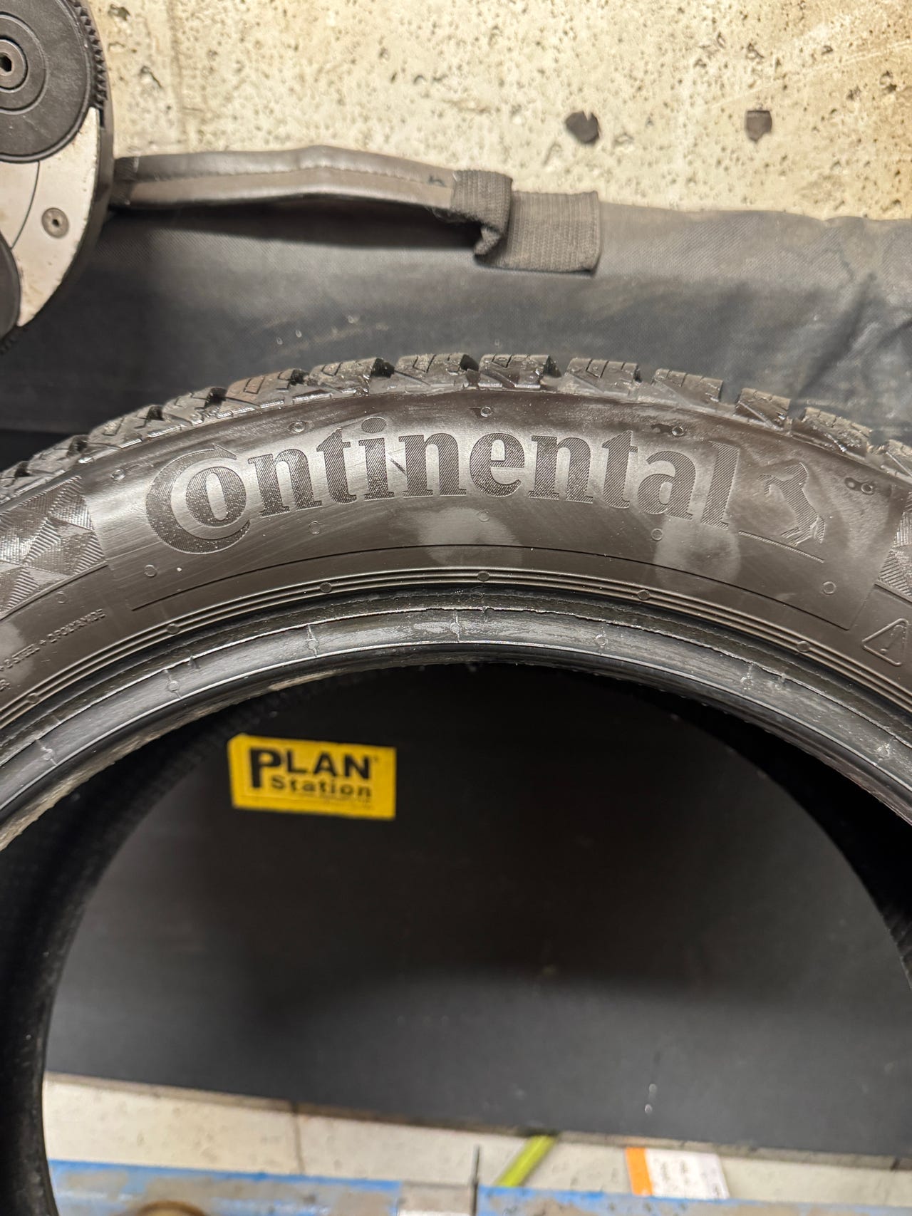 195/50-16 Continental piggfri vinterdekk 2021 | FINN-torget