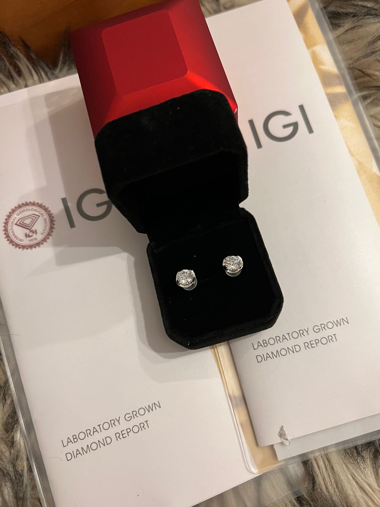 Nydelige øredobber med lab-grown diamanter 💎 | FINN-torget