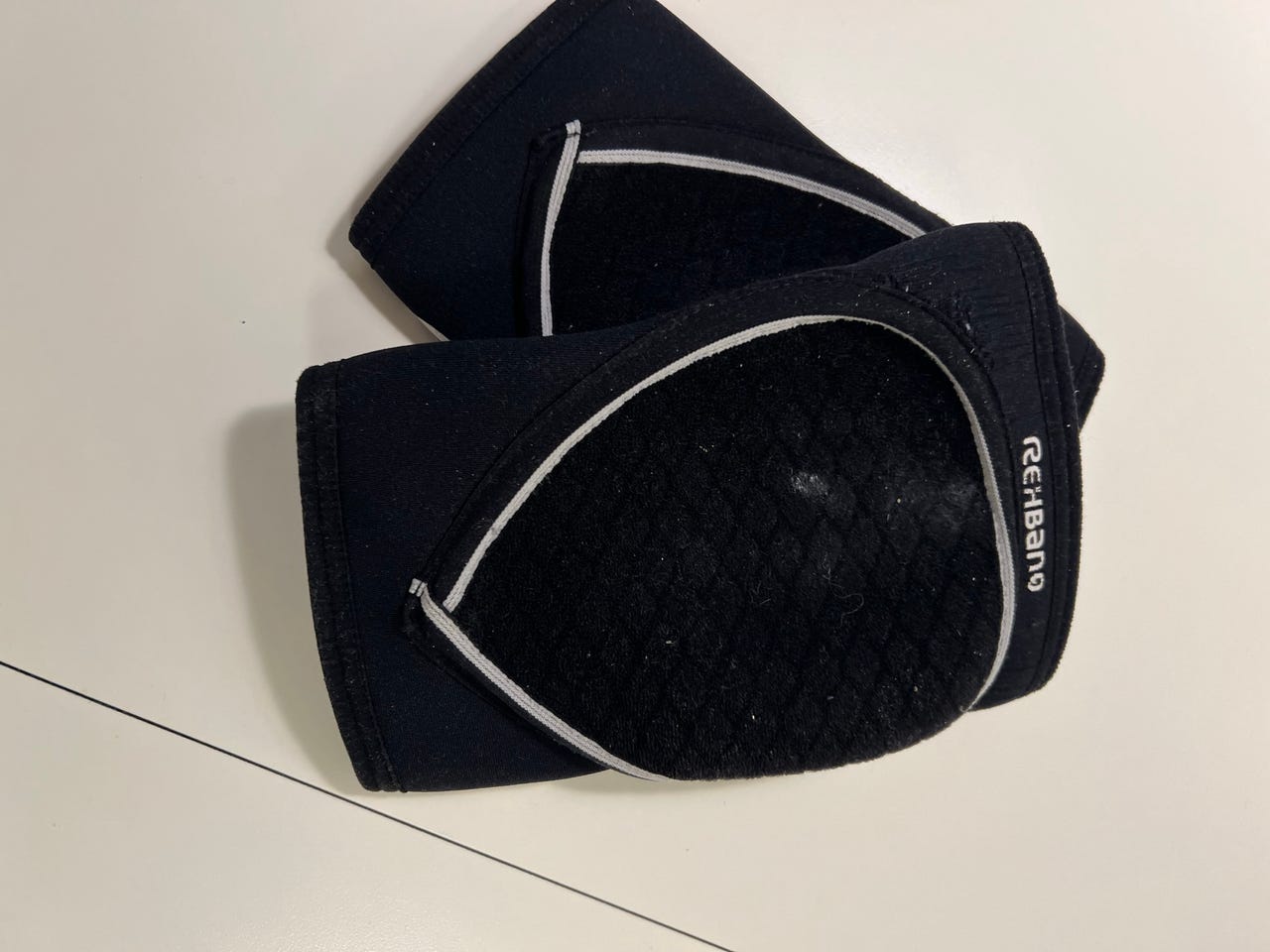 Rehband Knebeskyttere L | FINN-torget