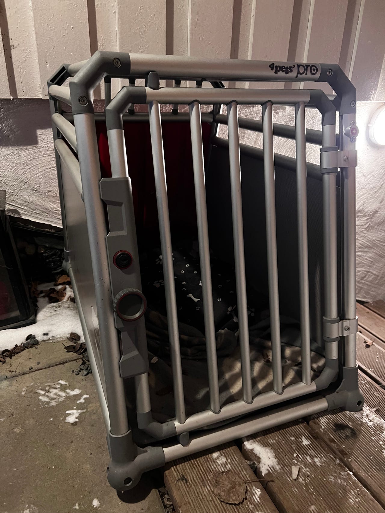 4pets Pro hundebur bil aluminium grå rød | FINN-torget