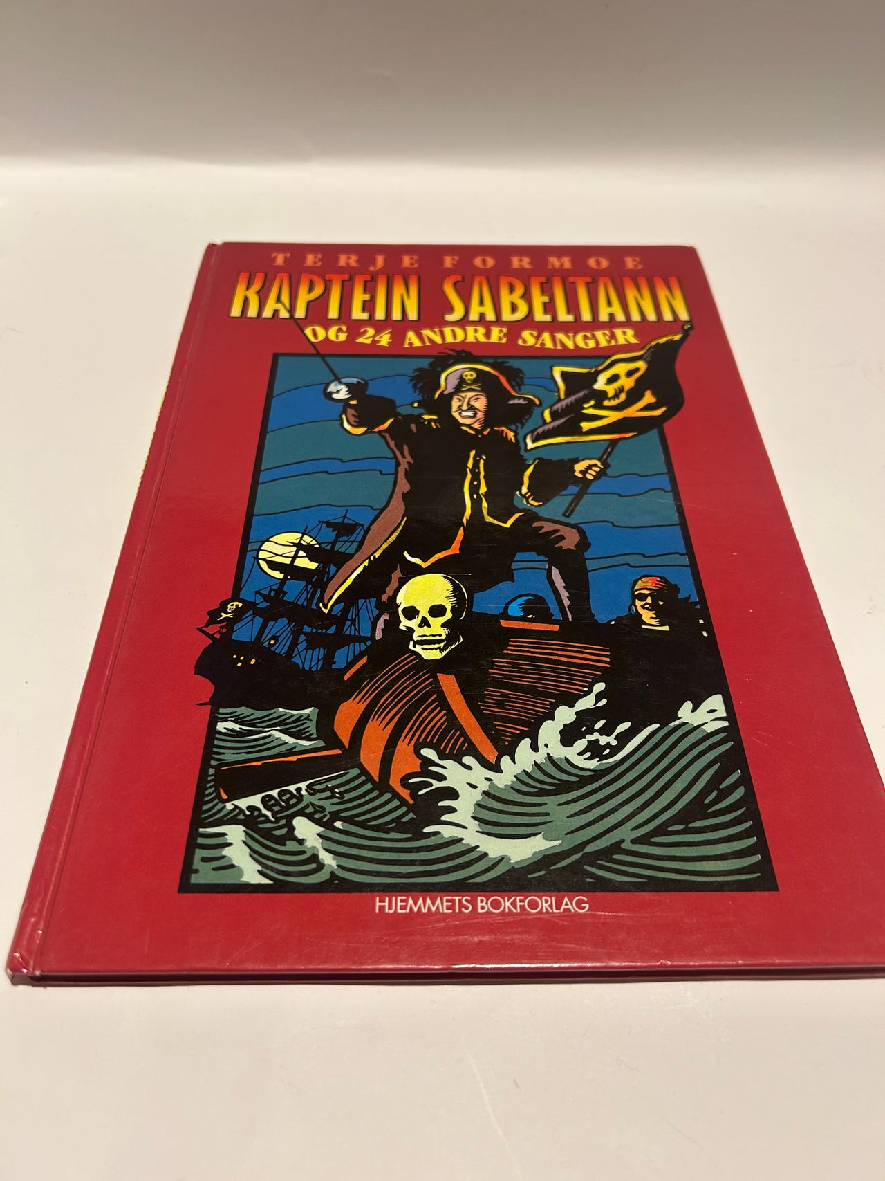 Terje Formoe Kaptein Sabeltann og 24 andre sanger bok | FINN-torget