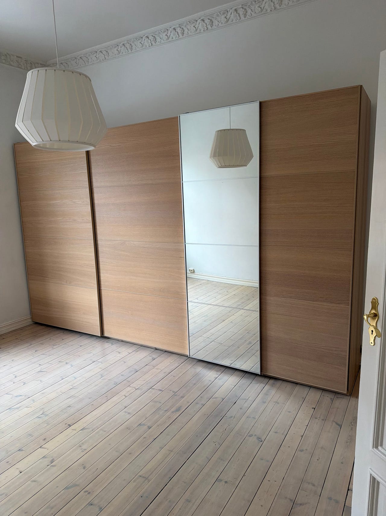 Skyvedørsgarderobe fra IKEA i eik finer 400x240 | FINN-torget