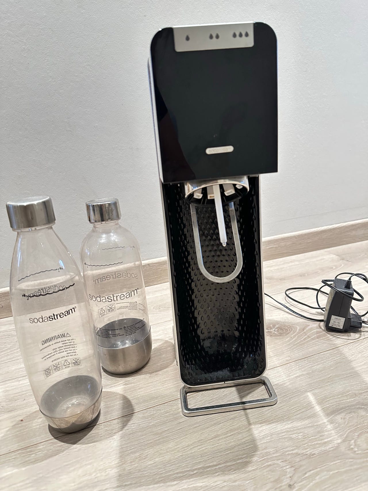 Sodastream kullsyremaskin med flasker svart | FINN-torget