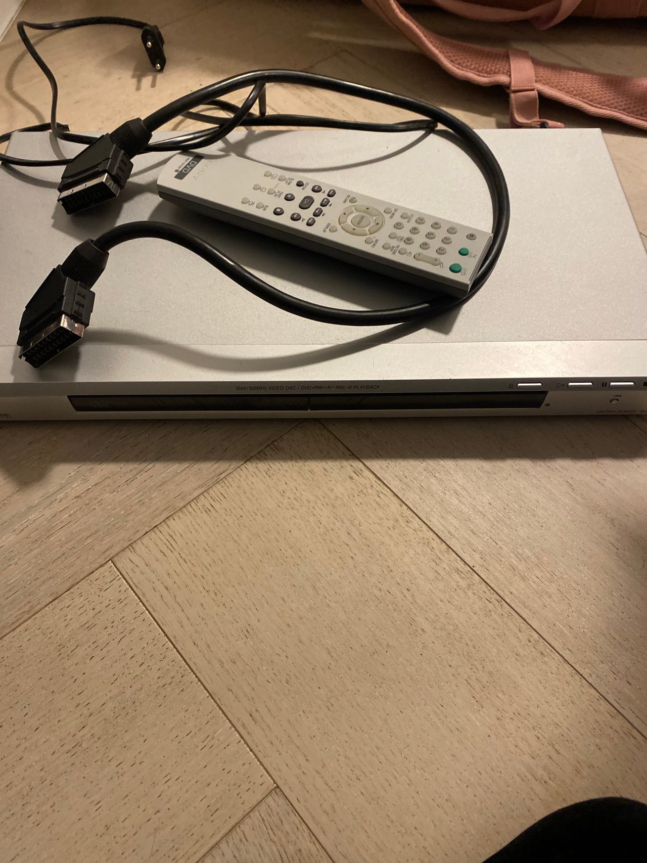 Sony DVD-spiller + mange dvder | FINN-torget