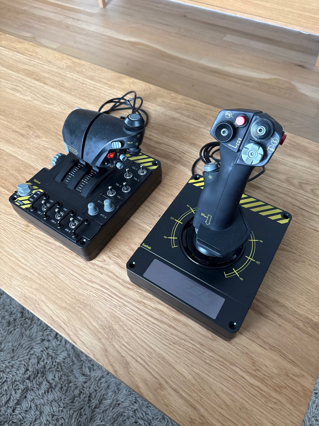 Saitek X-55 Rhino HOTAS joystick og throttle svart | FINN-torget