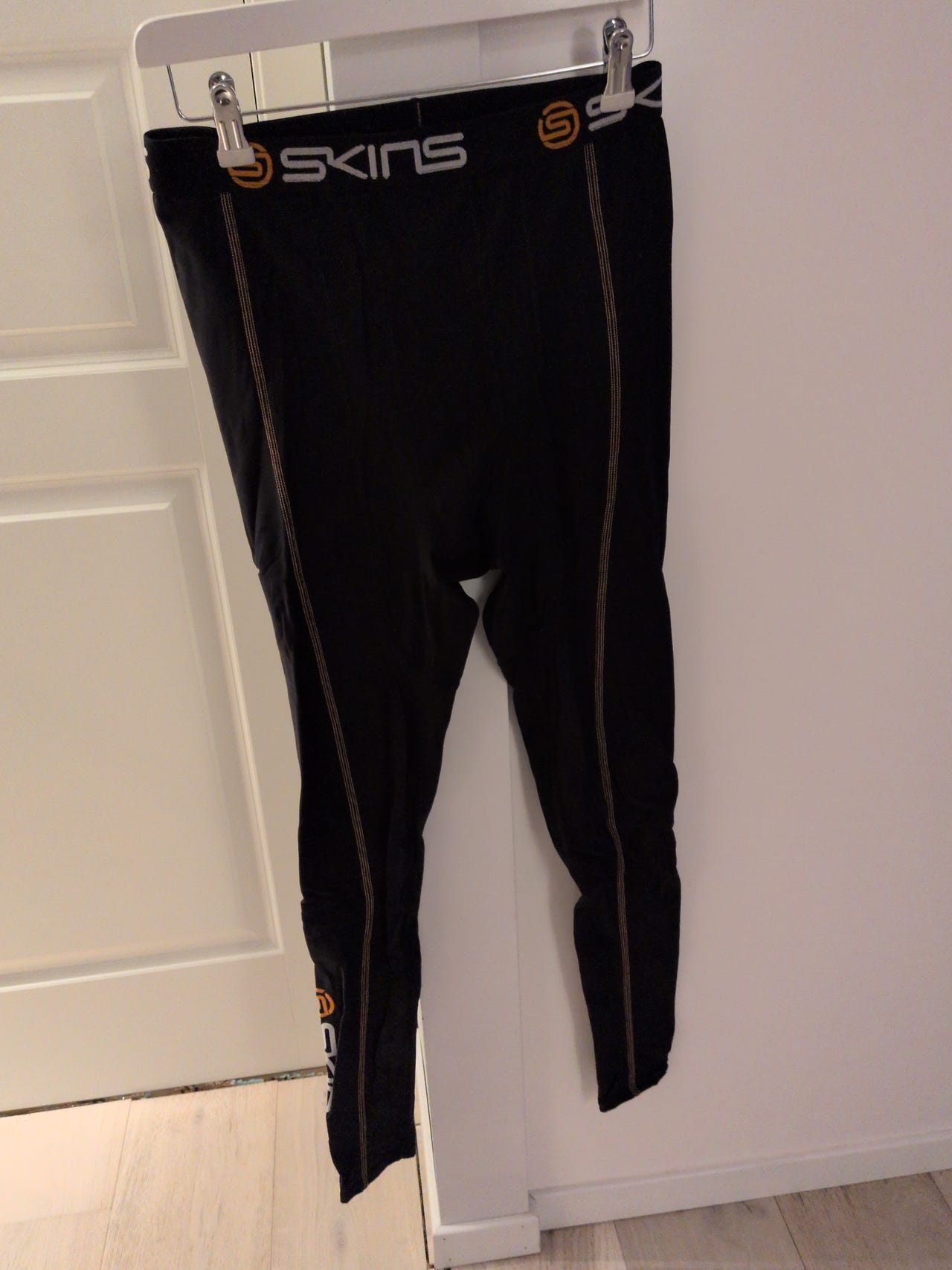 Skins Compression a200 warm tights i str L | FINN-torget