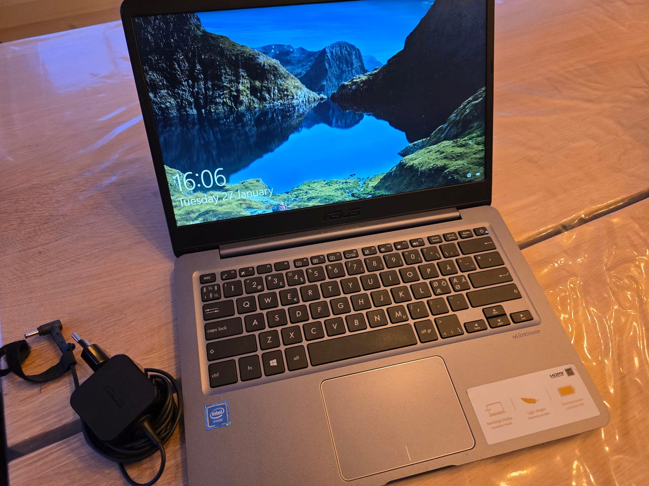 BÆRBAR PC - ASUS - E406M | FINN-torget