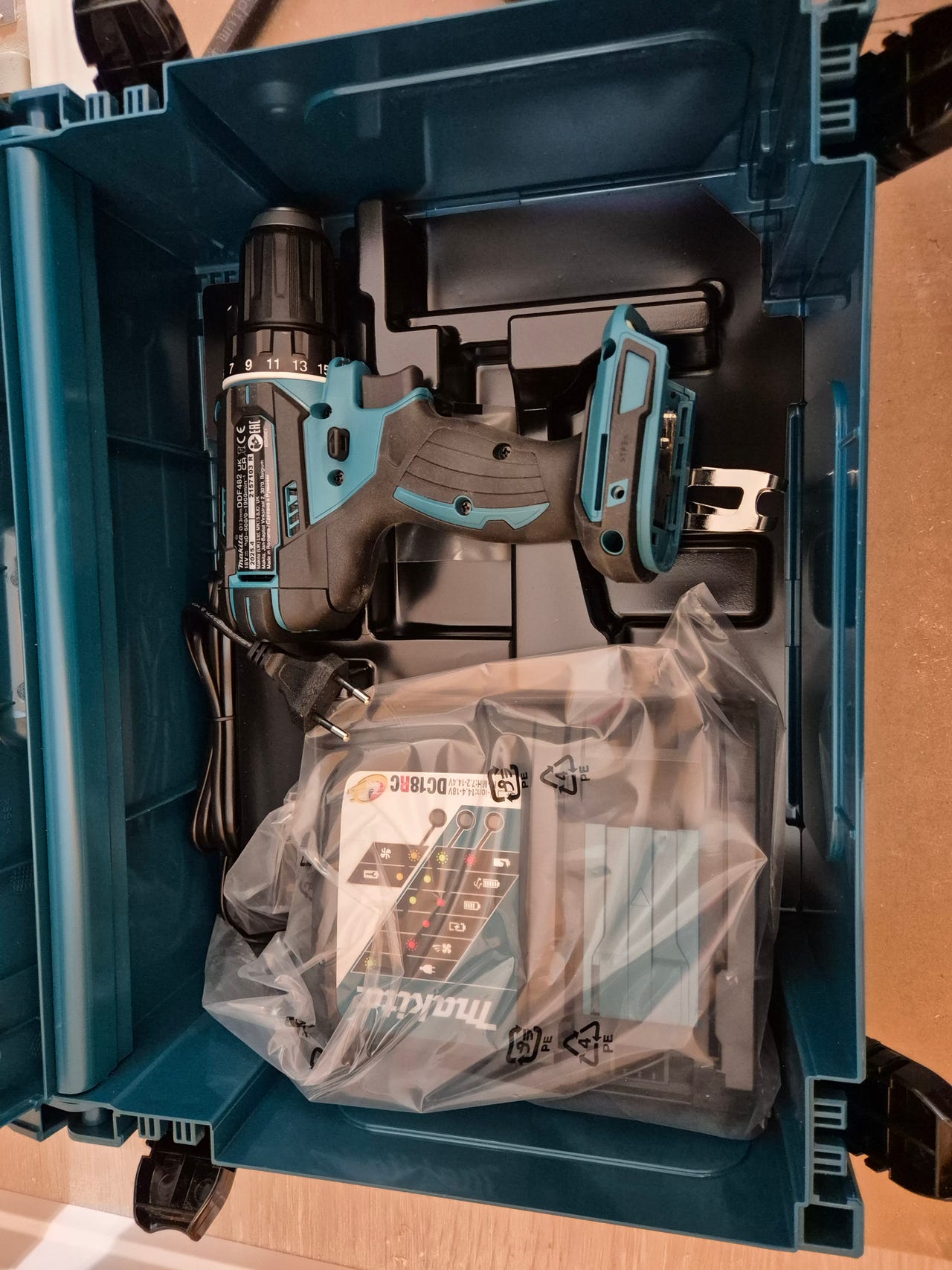 Ny makita 482 drill med lader og boks | FINN-torget