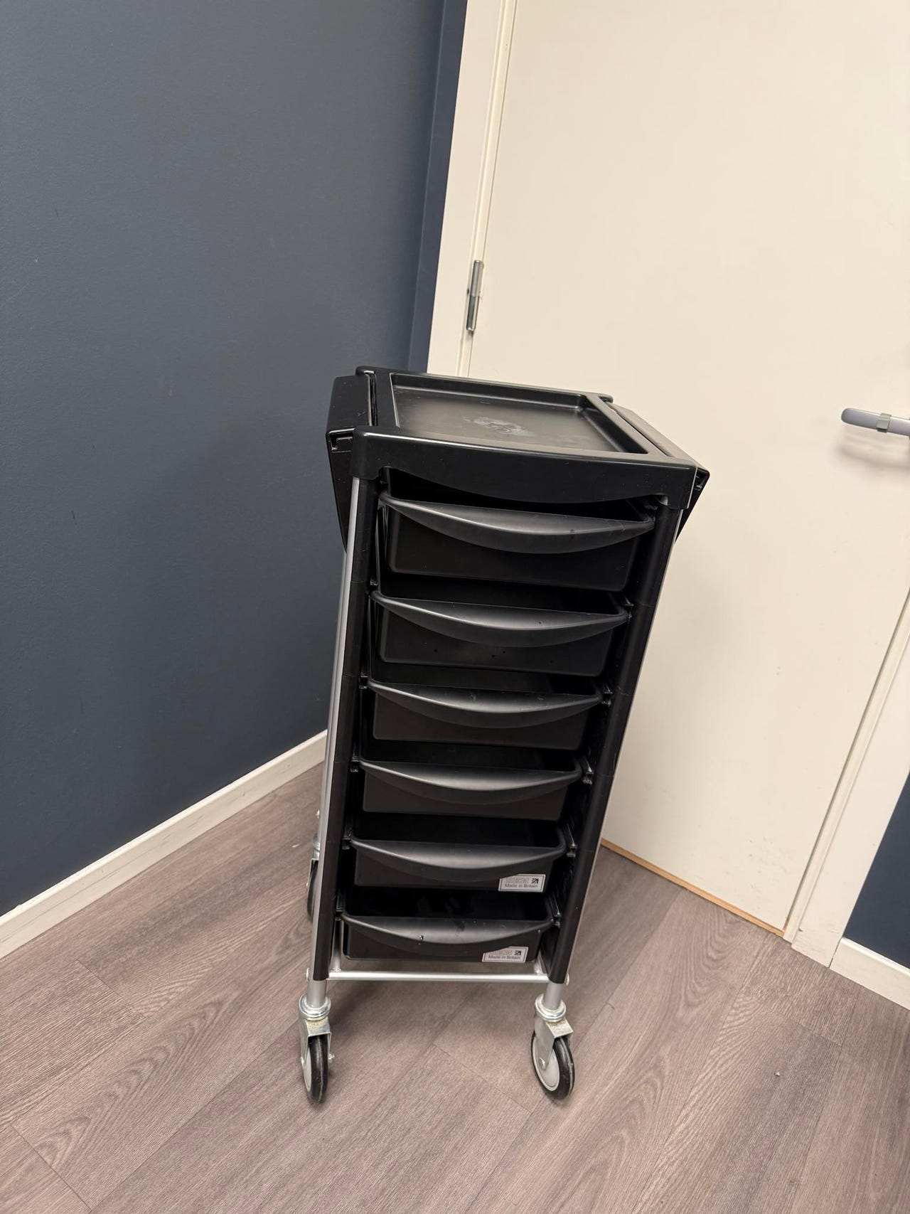 Trillevogn med skuffer svart plast | FINN-torget