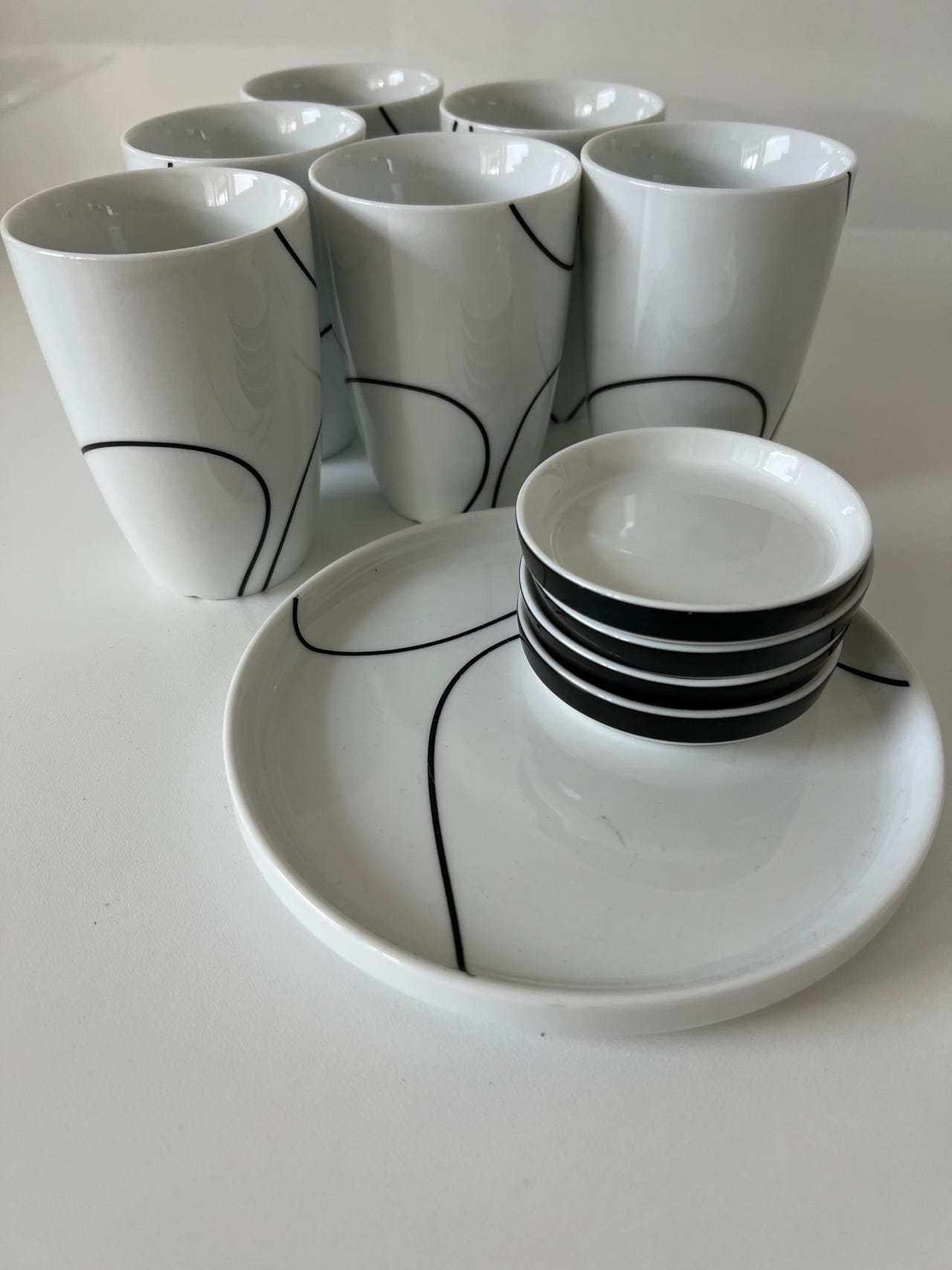 Menu servise hvitt med svart mønster, Designer Pernille Vea | FINN-torget