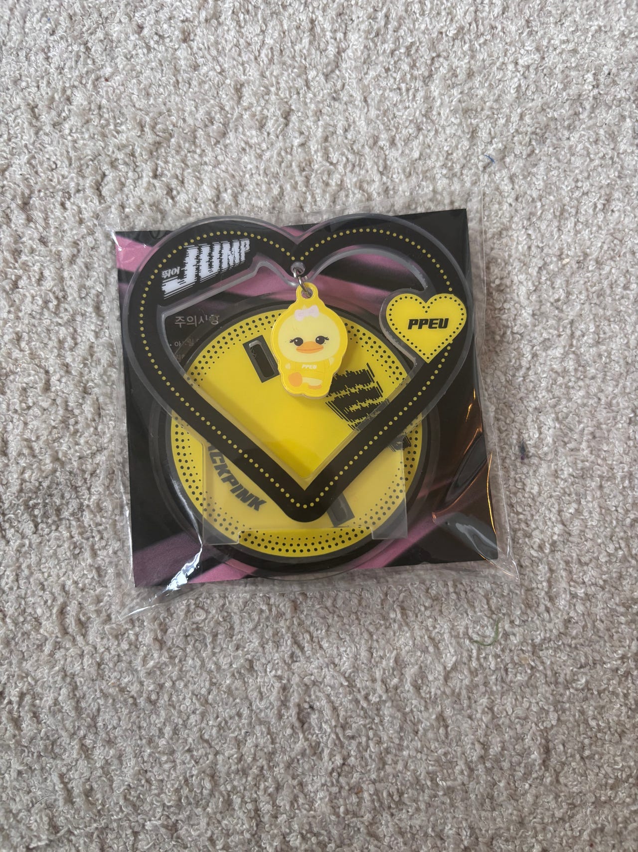 BLACKPINK Lisa PPEU acrylic stand (offisiell merch) | FINN-torget