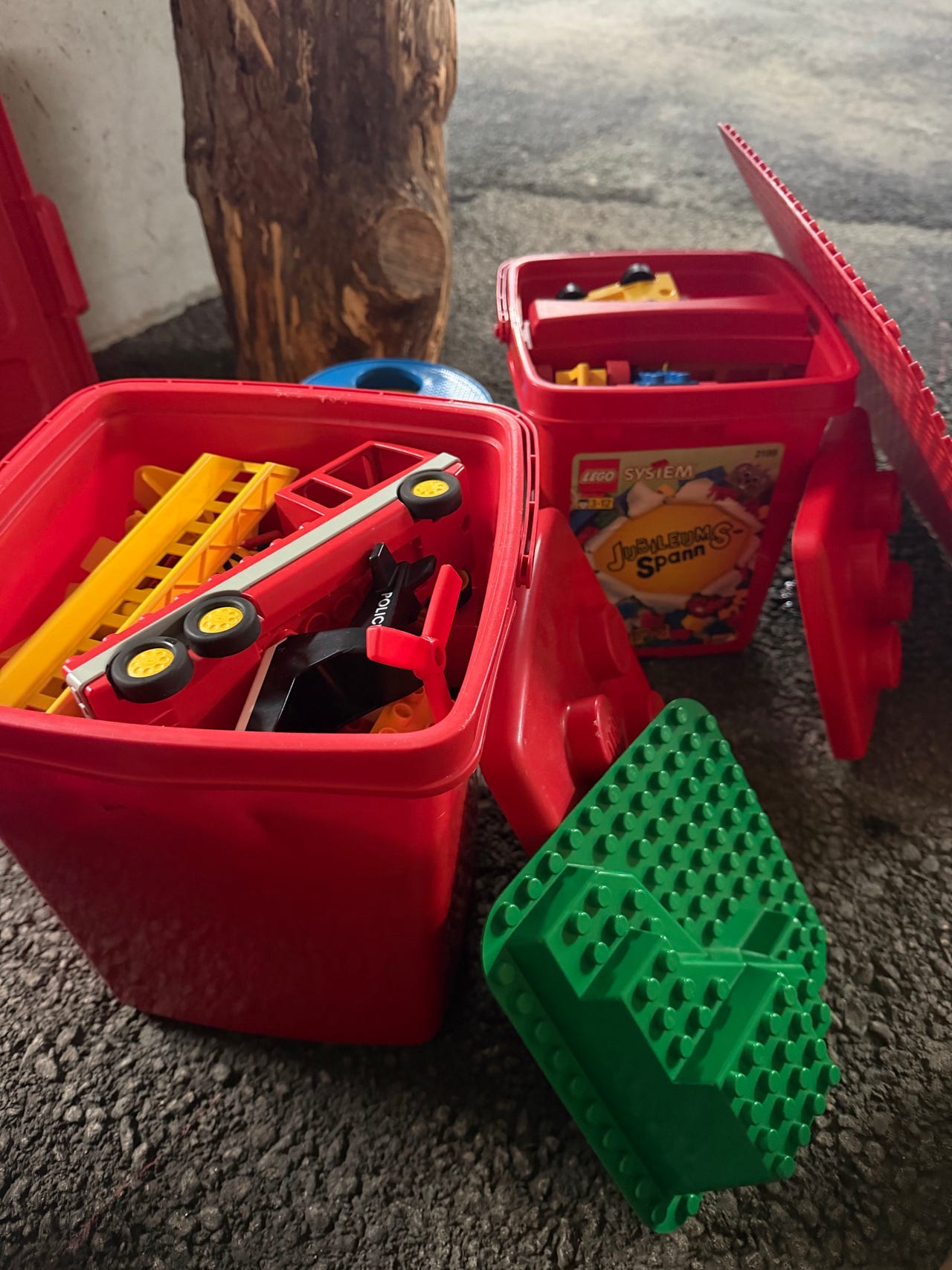 LEGO DUPLO klosser i rød oppbevaringsboks, 4kg. | FINN-torget