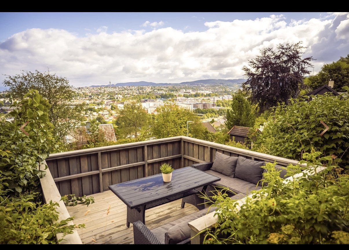 Eksklusiv 4 roms med to bad, privat platting og fantastisk utsikt ...